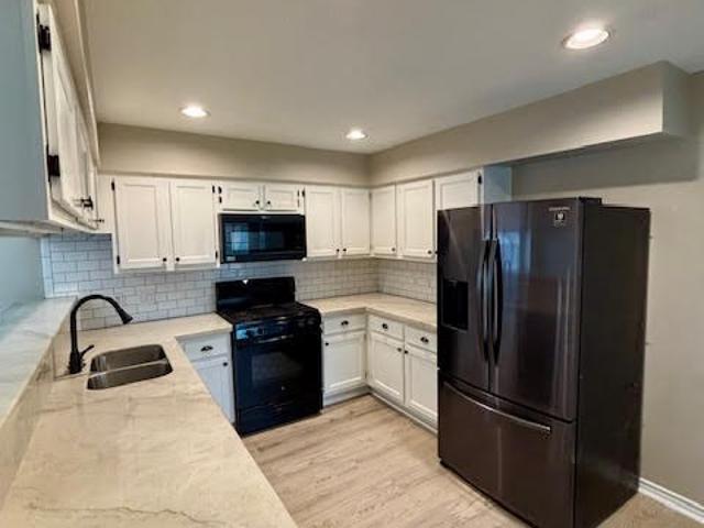 17122 Kings Walk Lane