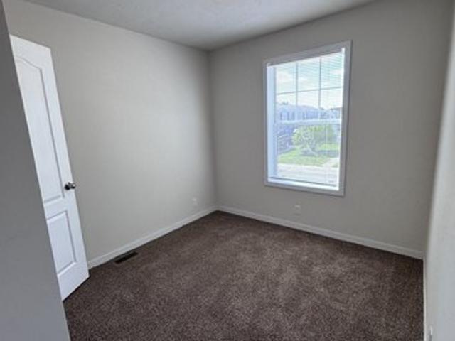 17127 Ivanhoe Dr, Macomb, MI 48044