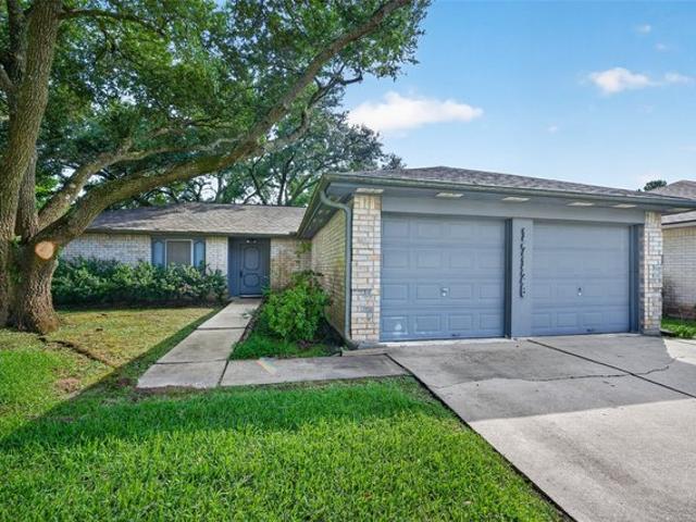 17126 Hewing Dr, Friendswood, TX 77546