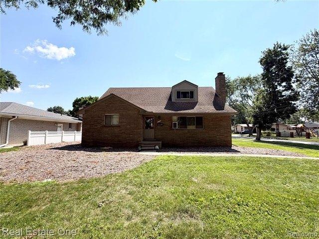 1712 N Evangeline St, Dearborn Heights, MI 48127