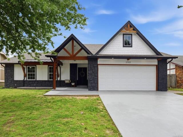 1712 N Firewood Ave, Broken Arrow, OK 74012