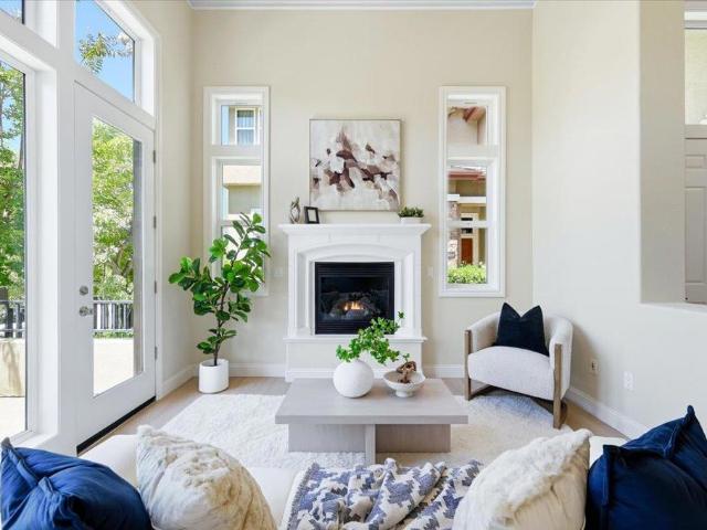 1712 Avenida Elisa