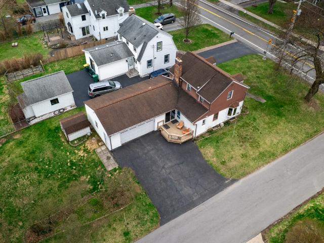 1712 Blossom Road
