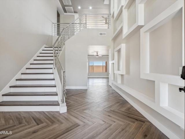 1712 E Joelle Drive