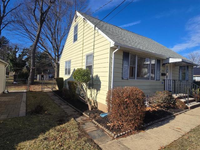 1712 Kenyon Avenue