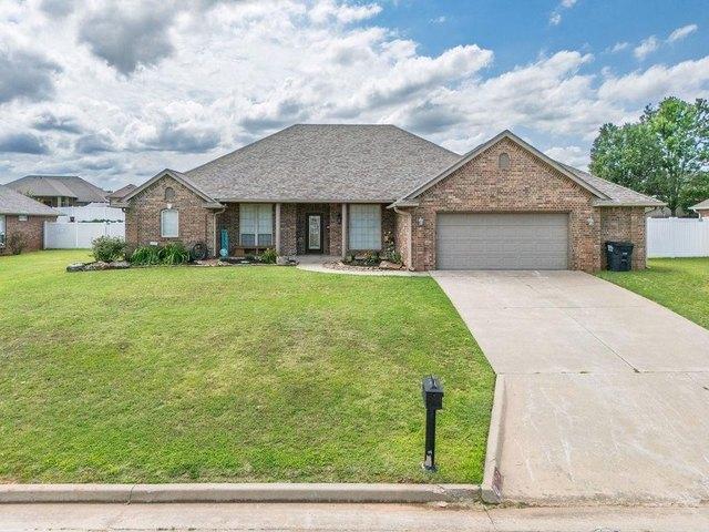 1712 Pecan Crossing Dr, Shawnee, OK 74804