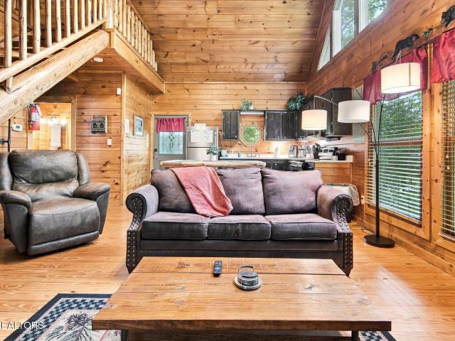 1712 Quail Hollow Way