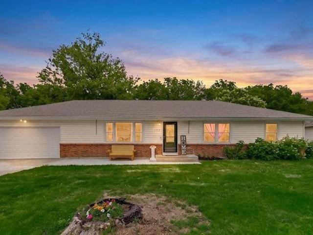 1712 Russell Rd, Pleasant Hill, MO 64080