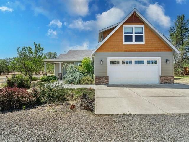 1712 Stevens Rd, Eagle Point, OR 97524