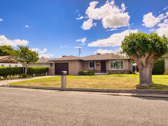 1712 W 5th St, Madera, CA 93637 | MLS #647104 | Compass