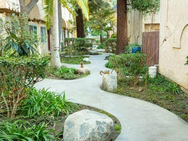 17135 Roscoe Blvd #7, Northridge, CA 91325