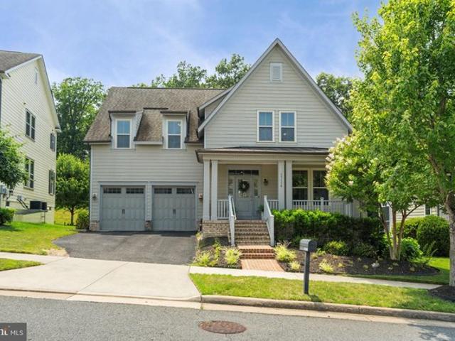 17136 Gullwing Dr, Dumfries, VA 22026