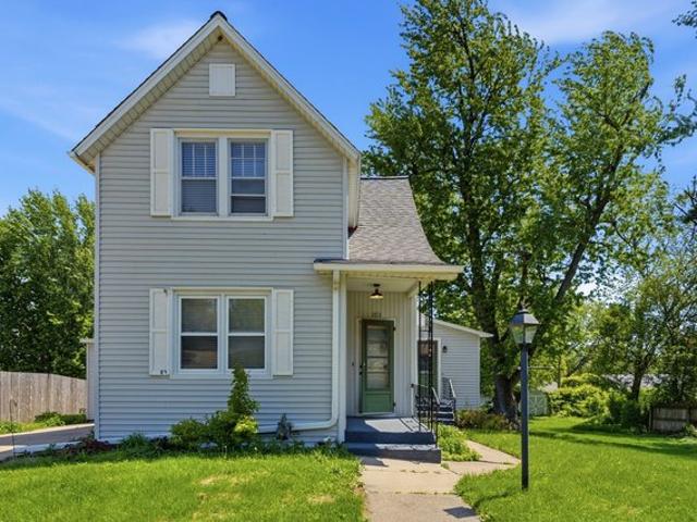1713 N 5th St, Clinton, IA 52732