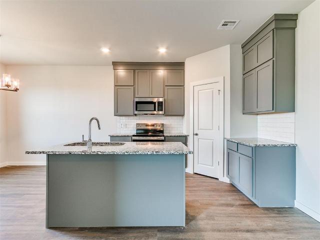 1713 Oak Way