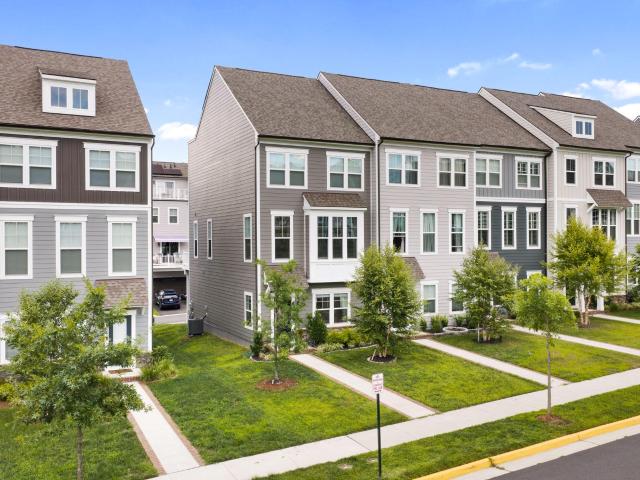 1713 Autumn Maple Leaf Drive