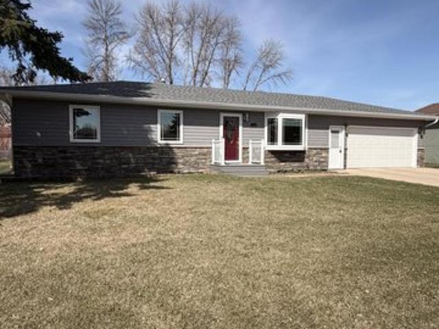 1713 / Ave NE, Jamestown, ND 58401