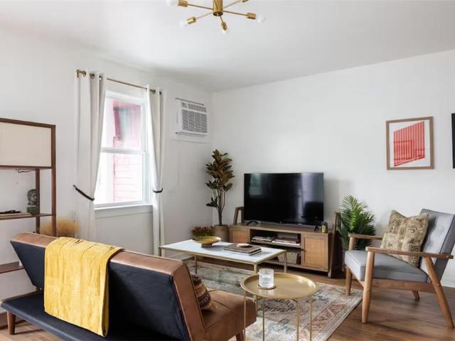 1713 Burgundy Street # 204