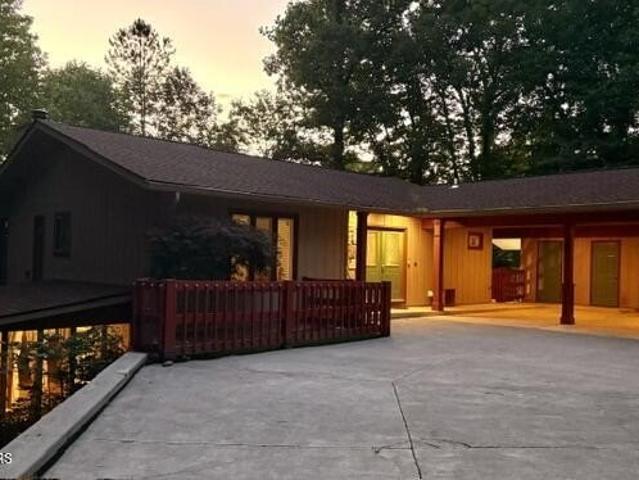 1713 Cardinal Dr, Gatlinburg, TN 37738