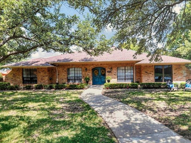1713 Iroquois Dr, Garland, TX 75043