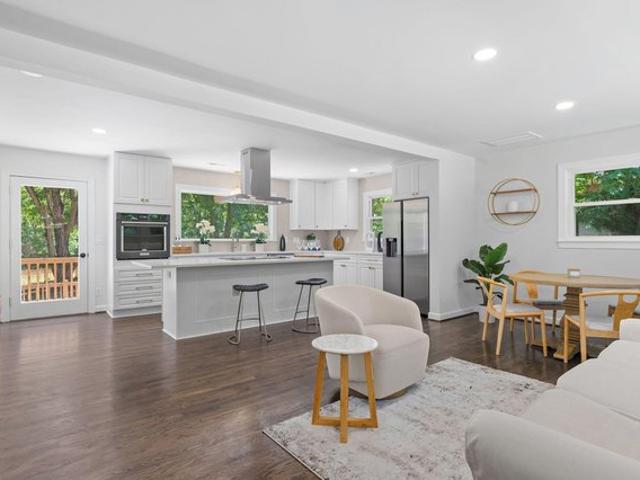 1713 Riverside Dr, Hillsborough, NC 27278