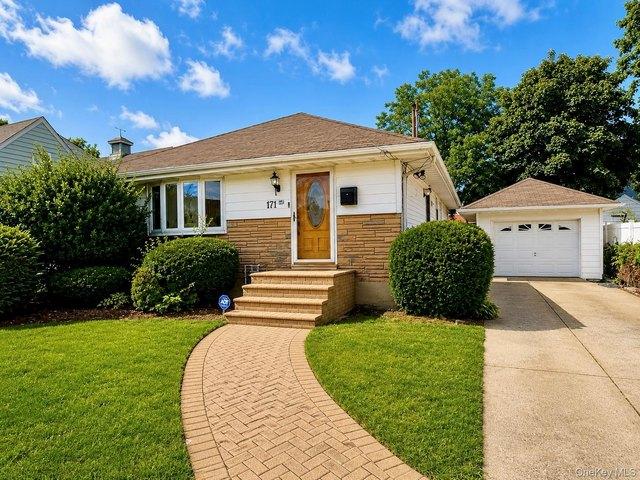 171 Allen St, Hempstead, NY 11550