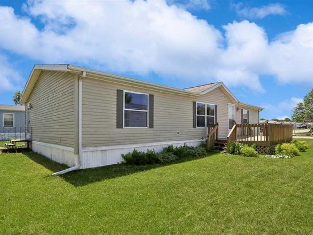 171 Golfview Ct, North Liberty, IA 52317