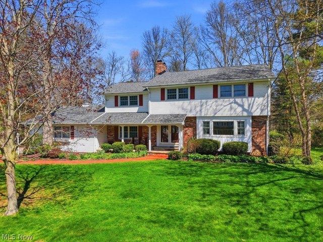 171 Hiram College Dr, Sagamore Hills, OH 44067