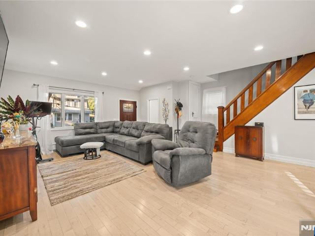 171 Oak Ridge Avenue