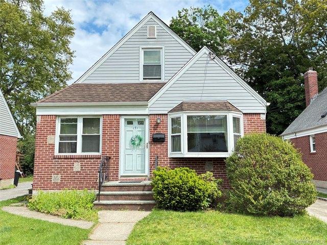 171 Locust St, Floral Park, NY 11001