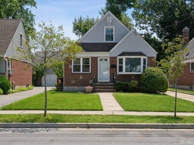 171 Locust St, Floral Park, NY 11001
