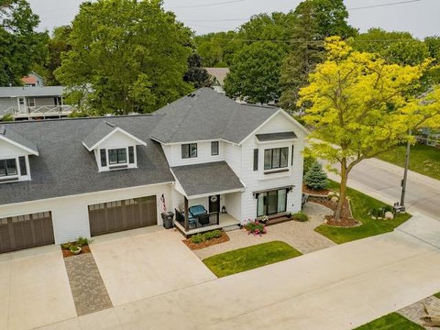 171 Linden Dr, Arnolds Park, IA 51331