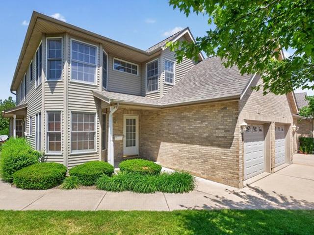 171 McLaren Dr N, Sycamore, IL 60178