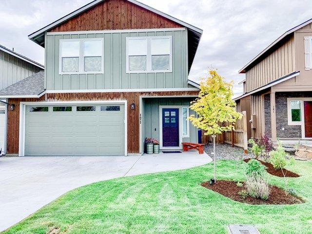 171 NW 29th St, Redmond, OR 97756