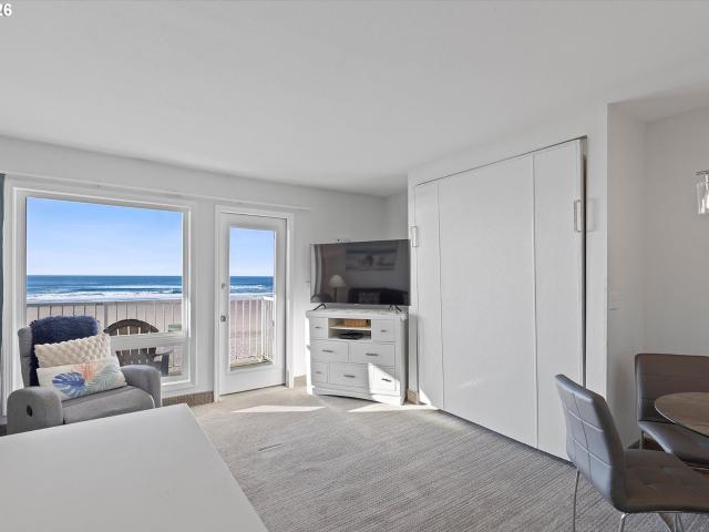 171 sw highway 101 # 209
