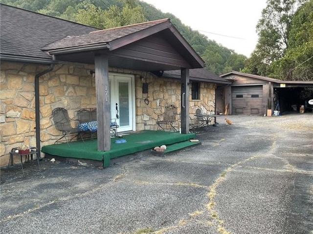 171 Patterson Dr, Charleston, WV 25201