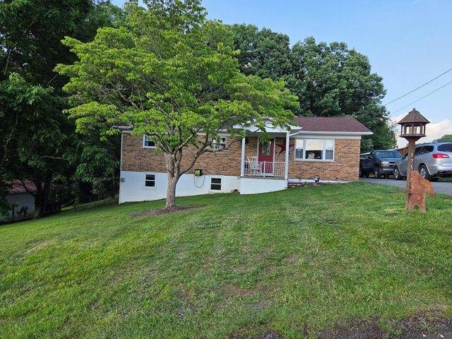 171 Roop Dr, Mount Hope, WV 25880