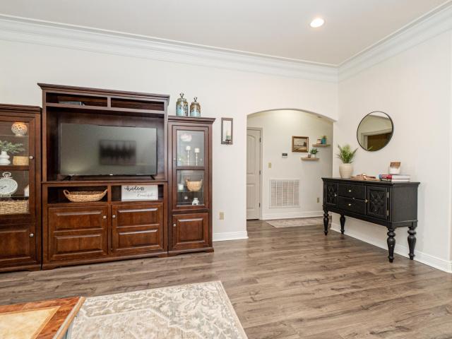 171 Waverly Cir