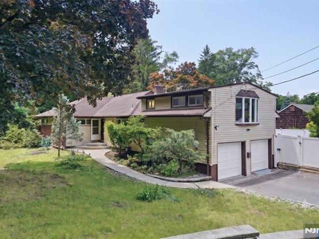 171 Wierimus Ln, Hillsdale, NJ 07642