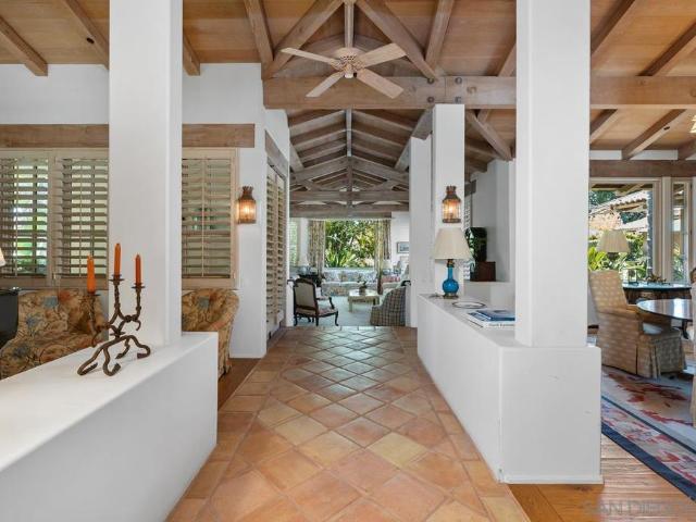 17240 Avenida De Acacias