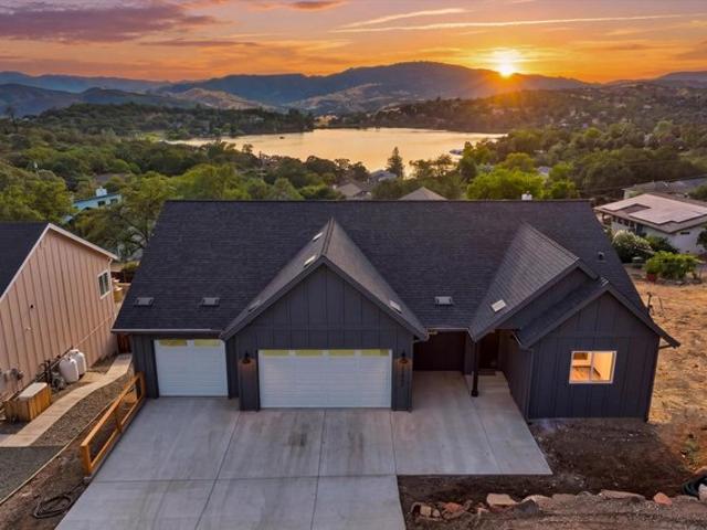 17247 Meadow View Dr, Hidden Valley Lake, CA 95467