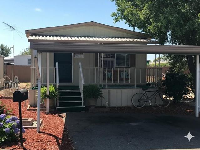 1724 Minnewawa Ave Spc 109, Clovis, CA 93612