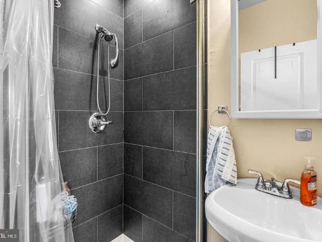 1724 monument street # a3 individual room