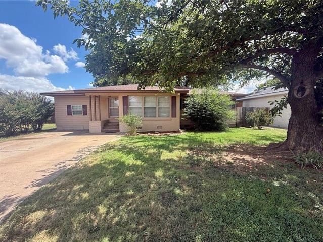 1724 N Willard St, Altus, OK 73521
