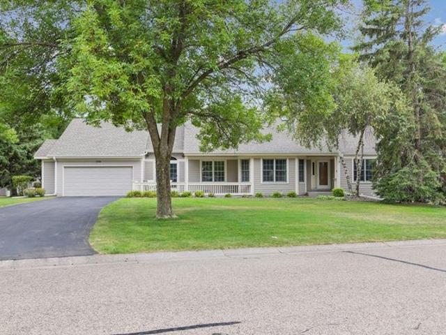 1724 Donegal Dr, Woodbury, MN 55125