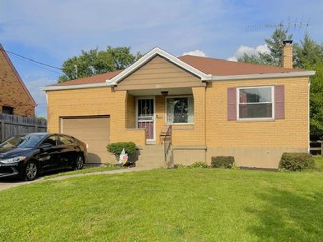 1724 Hillfred Ln, Cincinnati, OH 45238