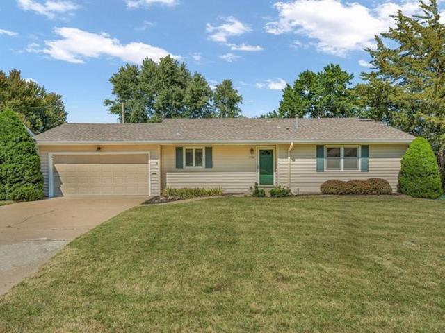 1724 SW 27th St, Topeka, KS 66611