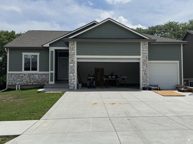 17258 Driftwood Bnd, Wamego, KS 66547