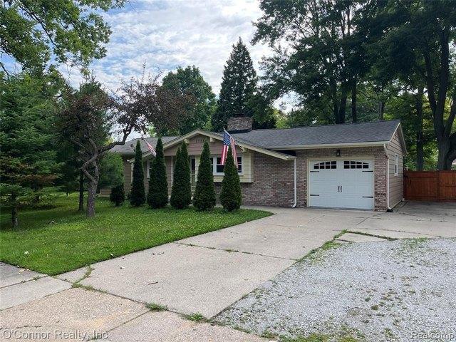 1725 Minnesota Ave, Marysville, MI 48040