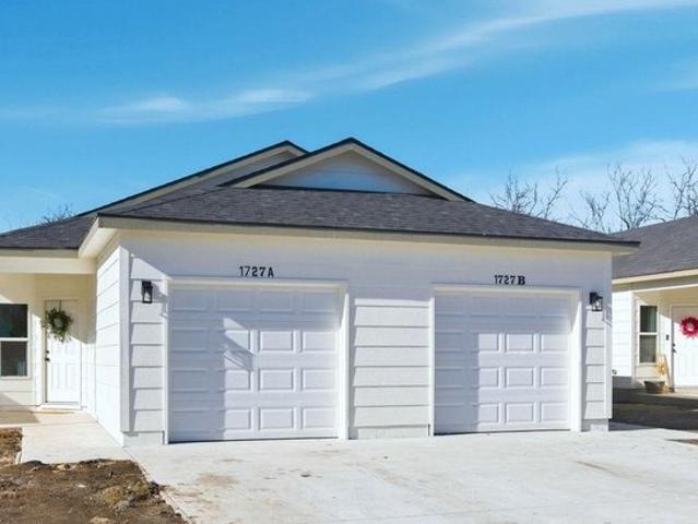1725 N Main St, Rose Hill, KS 67133