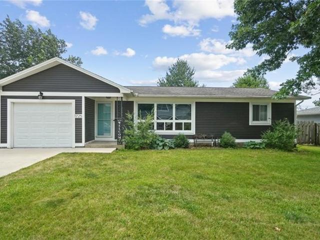 1725 Country Club Dr, Marion, IA 52302